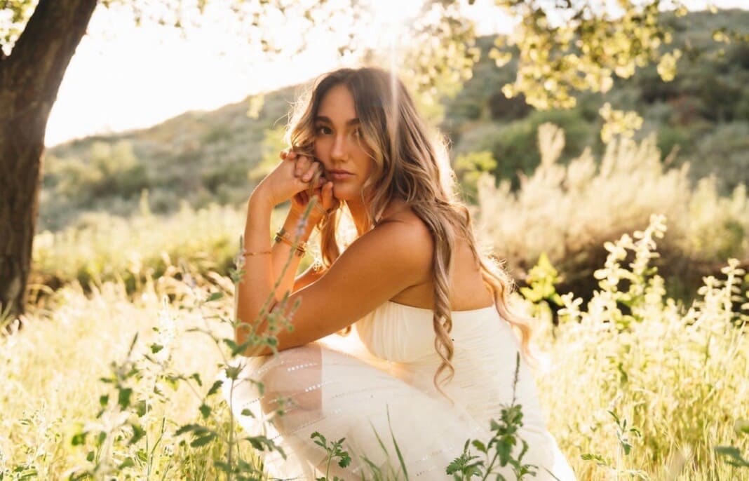 Alyssa Grace Works Through Letting Go on “Picking Petals” - The Pop Break