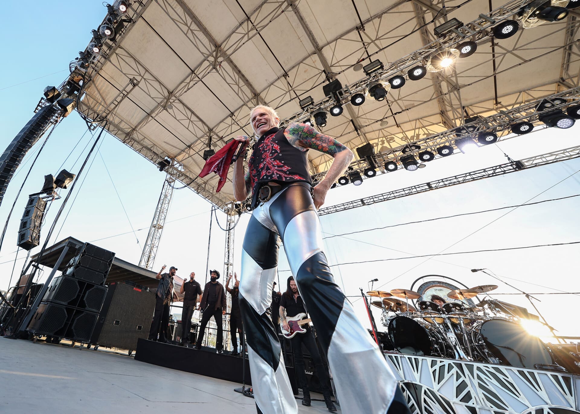 Might as Well Jump: David Lee Roth Brings a Night of Unbridled Energy ...